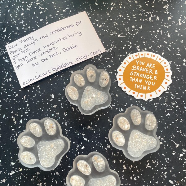 Pet Memorial Keepsakes. Ashes Into Resin. in Memoriam. Paw Print and ...