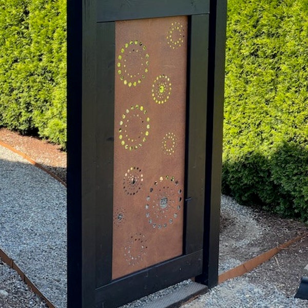 Outdoor Privacy Screens | Circle Pattern Decorative Screens | Large ...