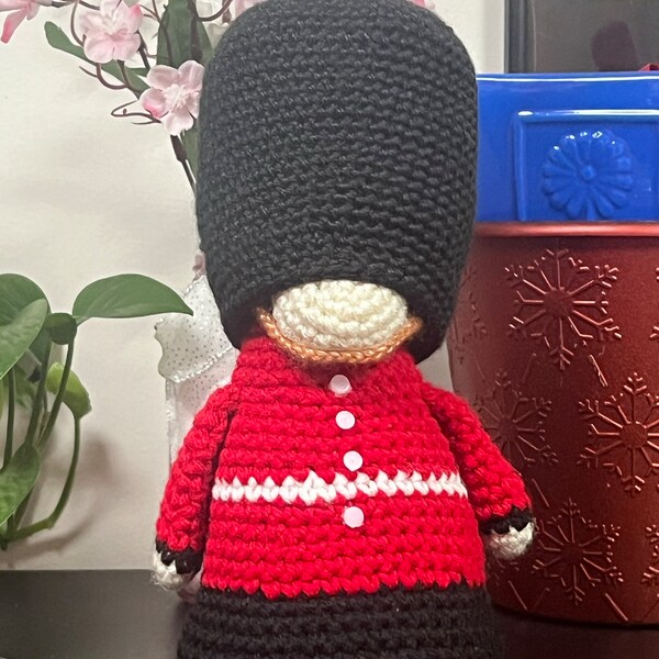 King's Guard Gnome Crochet Pattern, British Royal Guard Crochet Gnome ...