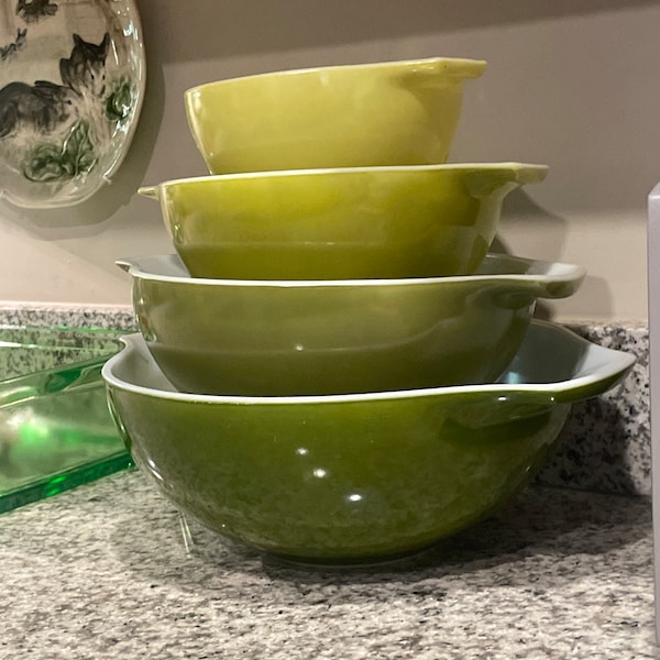 Set of 3 Pyrex Mixing and Cinderella Bowl Display Stands | Vintage Bowl ...