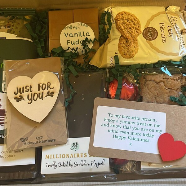 Yorkshire Tea Gift Hamper | Tea Gift | Afternoon Tea | Biscuits | Treat ...