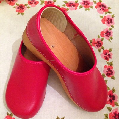 Closed Clog Red - Etsy