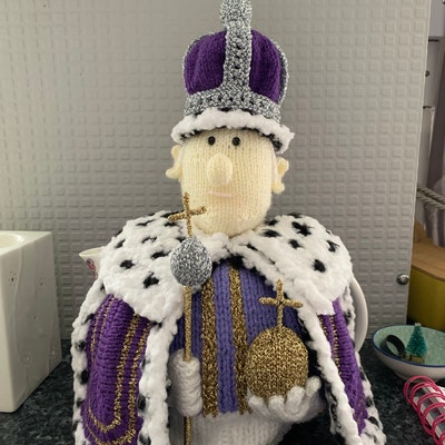 King Charles III Coronation Robes Tea Cosy Knitting Pattern - Etsy UK