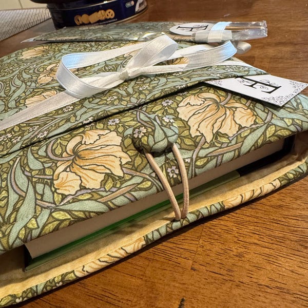 Blue Strawberry Thief Book Sleeve With Closure and Front Pocket – Two ...