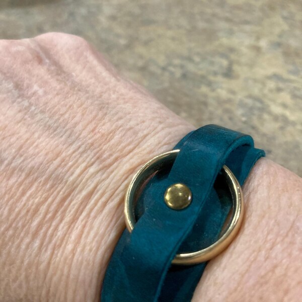 Adjustable Grief Bracelet, Handmade Leather Widow Bracelet, Wear a Ring ...