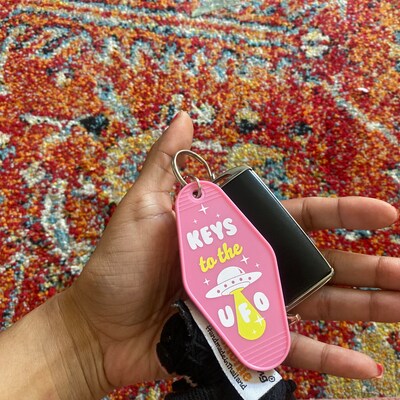 Keys to the UFO Motel Keychain, Cute Retro Style Alien Home Keychain ...