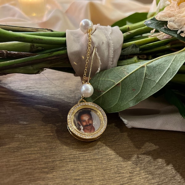 Gold Bridal Bouquet Locket - Modern Wedding Bouquet, Bride Gift ...