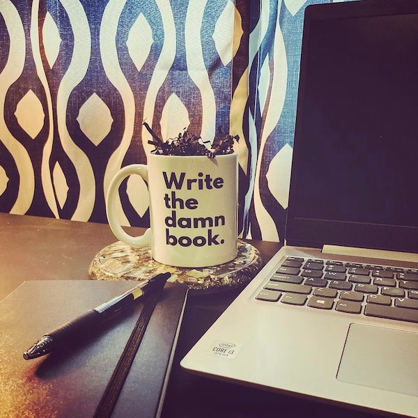 Meet Cute Swoon-worthy Romance Writing Prompts | Creative Writing ...