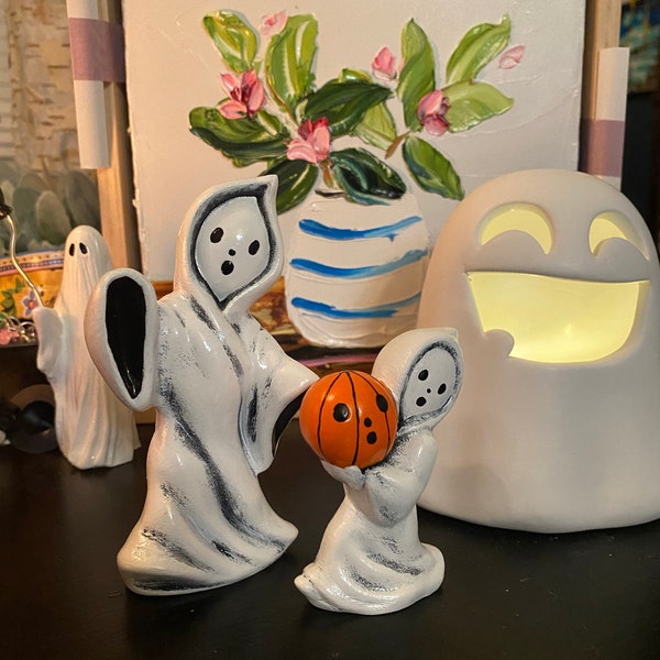 Creepy Hee Hee Ghost Looking up Standing on Skulls Figurine Halloween ...