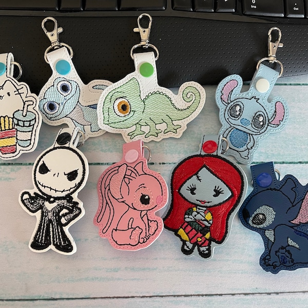 Cute Alien Dog Sweetheart Little Green Monster Vinyl Keychain | Key Fob ...