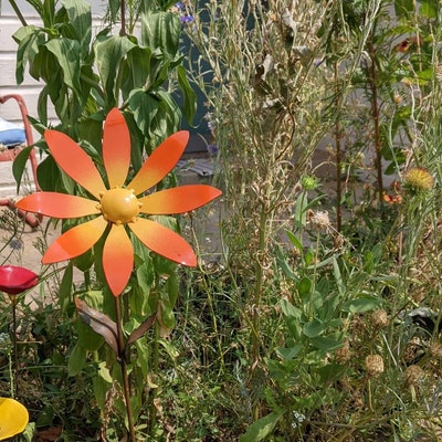 Daisy Metal Yard Stake Handmade Rustic Free Shipping Yellow Ashley ...