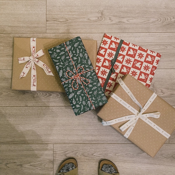 Christmas Greenery GREEN Recyclable Wrapping Paper Set - DEEP GREEN Eco ...