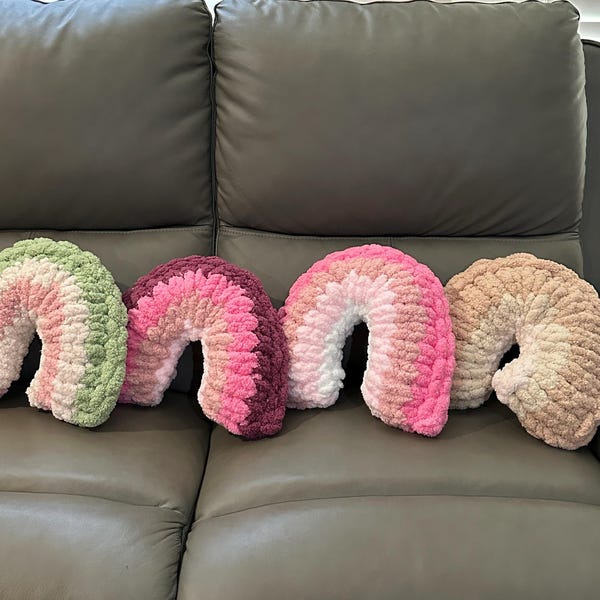 Milaney Rainbow Pillow Tutorial / Pattern, Finger Knitting / DIY ...