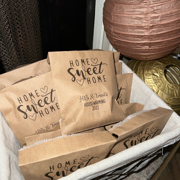 Cinnamon Roll Favors, Wedding Brunch, White Bakery Bags, Dessert Table ...