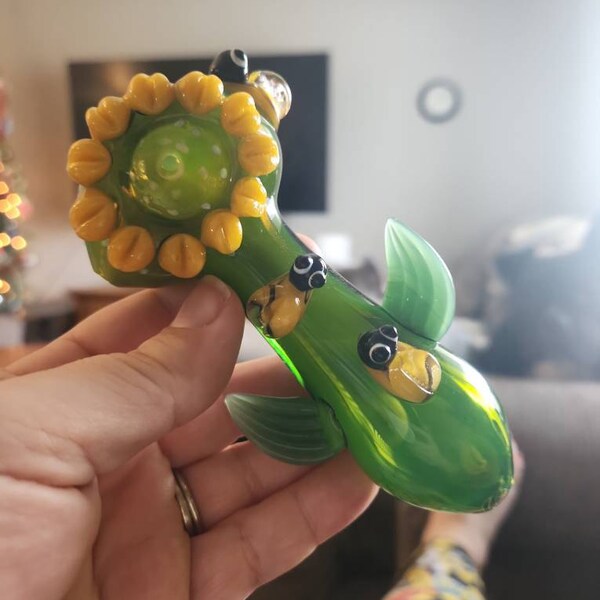 Sunflower Glass Pipe - Girly Bee Pipes - Beautiful Girly Pipe - Cute ...