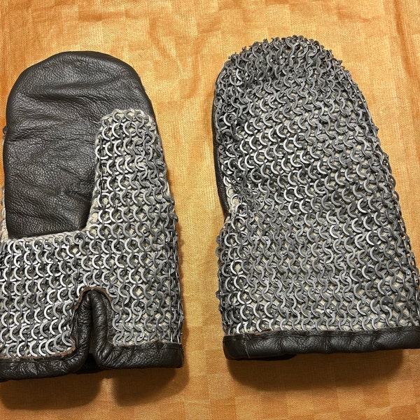 Gorget - Aventail - Chainmail Flat Riveted Rings Padded With White ...