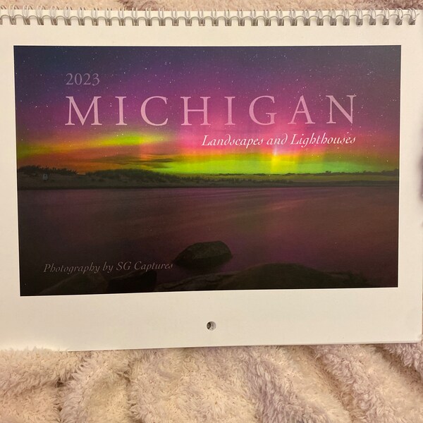 Scenic Drive Under the Northern Lights / Northern Lights / Tree / Duck ...