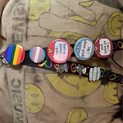 I Have Hearing Difficulties Badge Pin Hearing Impairment Hard of ...