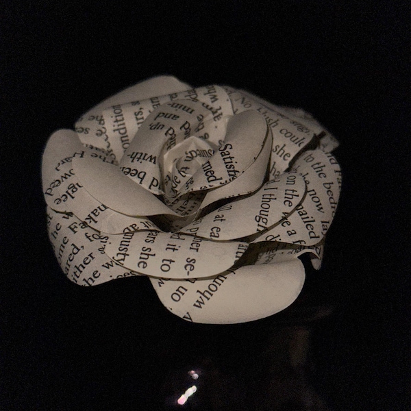 Vintage Book Page Roses Bouquet | Dozen Roses | Novel Page Flowers ...