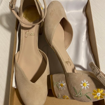 White Lace Bridal Heels With High Pointy Heels and Satin Ribbons ...