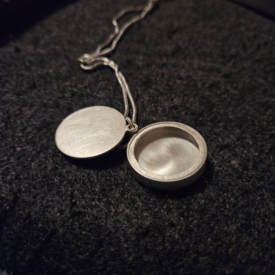 Minimalist Infinity Locket for One Picture in Sterling Silver Locket - Etsy