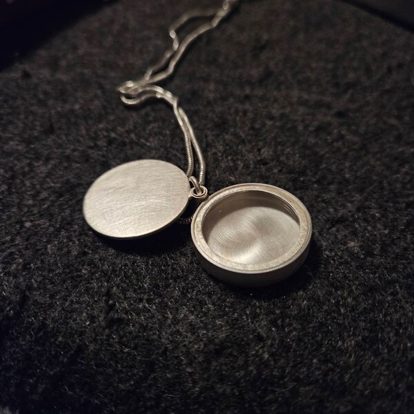 Minimalist Silver Locket for Two Pictures With Aureole - Etsy