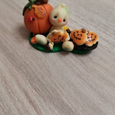 Ant in Ring of Flowers Miniature Polymer Clay Insect Figurine - Etsy