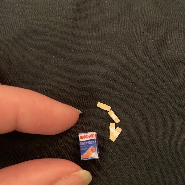 Dollhouse Miniature Medicine Bandages and Box 1:12 One Inch Scale B460 ...