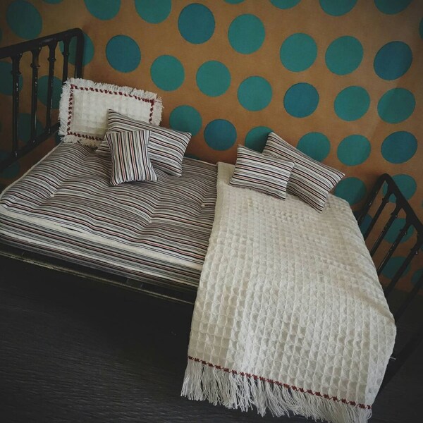 Dollhouse Miniature Double Mattress, Box Spring and 2 Pillows 1:12 ...