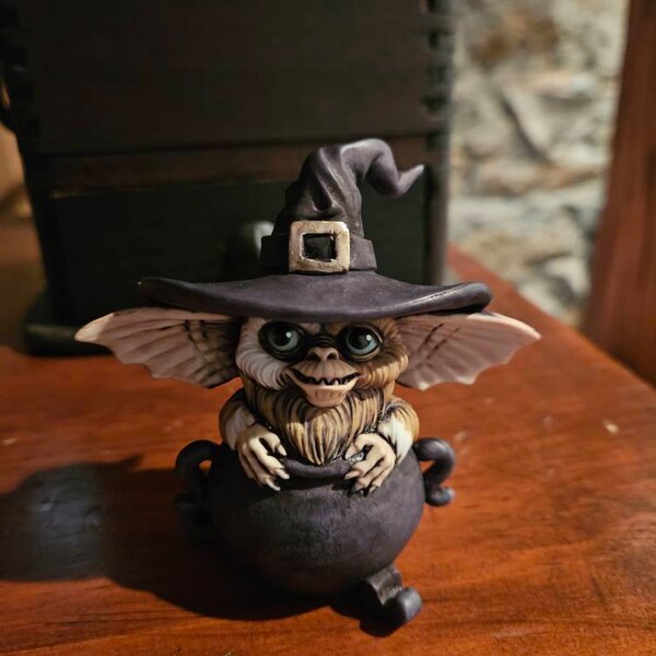 Artist Neil Eyre Eyredesigns 2023 Travel Gnome Troll Bees Honey Bee ...