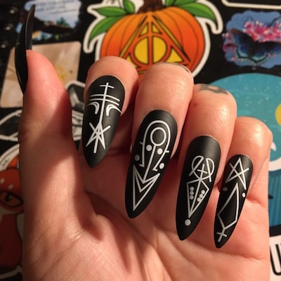 Cast A Spell Nailz, 24 Long Witchy Press on Nails, Matte Black Satanic ...