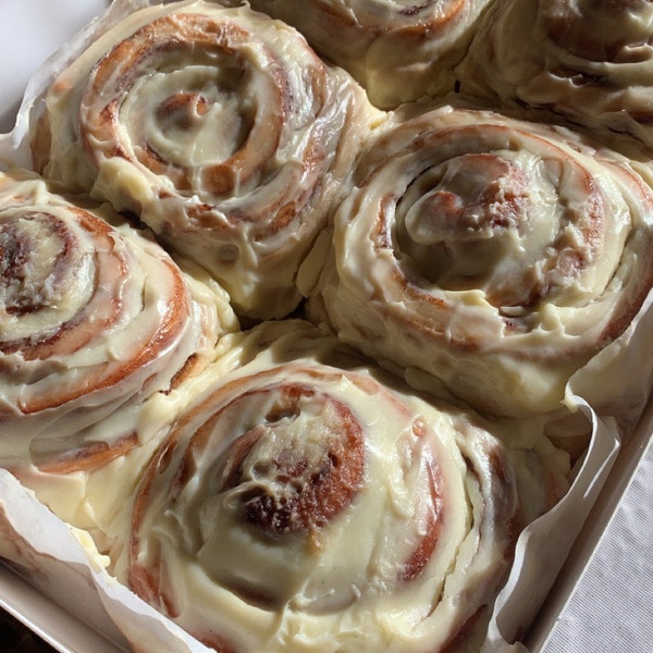 6 LARGE Cinnamon Buns | Cinnamon Rolls | UK Next-day Delivery ...