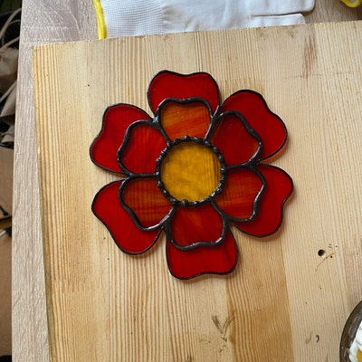 Wavy Flower Stained Glass Pattern Stained Glass Patterns Stained Glass ...