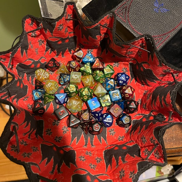 Felt Dice Bag / Tray-in-one! 63 Geeky Fabric Choices - Dice Set ...