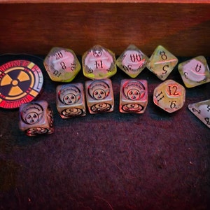 Nuclear Fallout Exclusive 11 Dice Set Glow in the Dark Nuke Wasteland ...