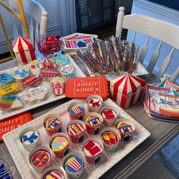 Winter Wonderland Themed Edible Cupcake Cake or Cookie Toppers Silver ...