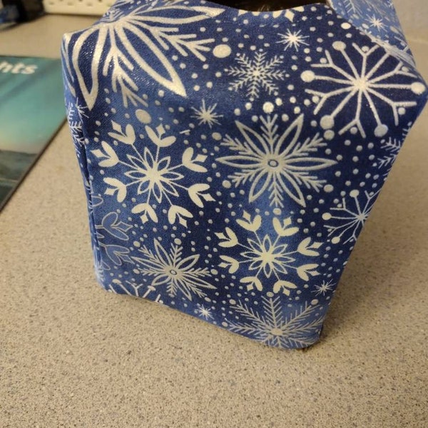 Tissue Box Cover, Snowflakes, White on Blue, Snowflakes Fabric Cover ...