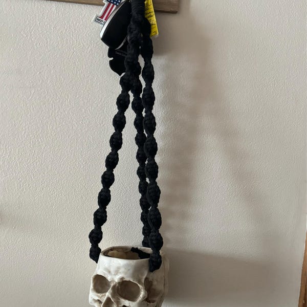 Macrame Skull Plant Holder | Skeleton Skull Pot Holder | Halloween ...