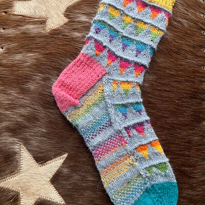 Bee Happy KIT Knitting Craft Kit Knit Your Own Bee Socks, All You Need ...
