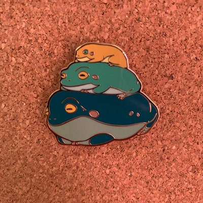 Roun Frens Frog Stack Hard Enamel Pin RESTOCK Three Dumpy Tree Frogs Lapel Pin Round Animals ...
