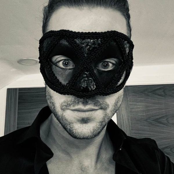 Labrinto labyrinth Mask, Black and Silver Eyemask With 3D Swirls ...