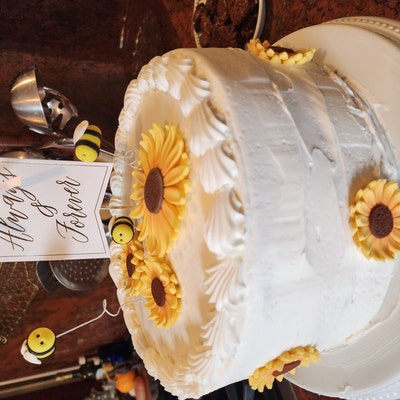 Fondant / Gum Paste Bees Cake or Cupcake Topper. Edible Bees Decoration ...