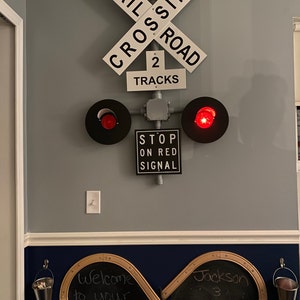 RAILROAD TRAIN CROSSING Signal Sign Kit With Flashing Led Lights Wall ...
