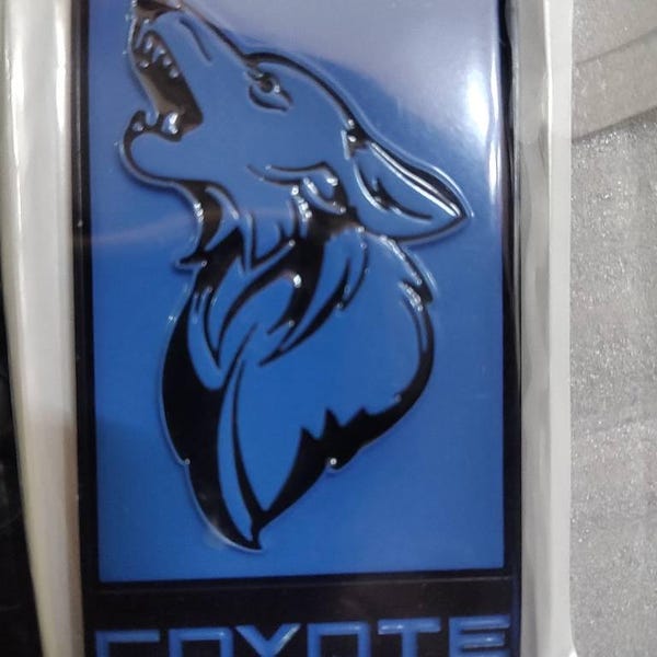 V4 Howling Coyote "5.0" Fender Badges - White (pair) Emblems for ...