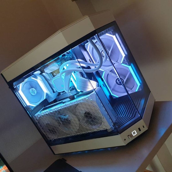 Hyte Y60 Custom Vented Side Panel - Etsy