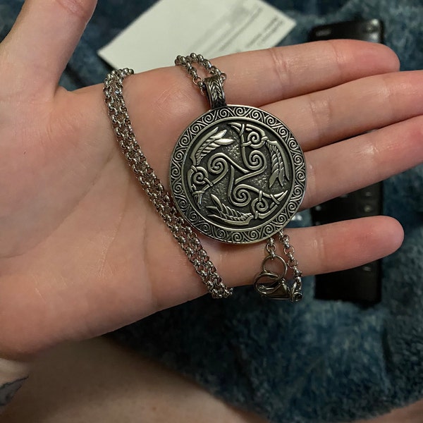 Celtic Morrigan Goddess Three Ravens Morrighan Triskelion Triskele ...