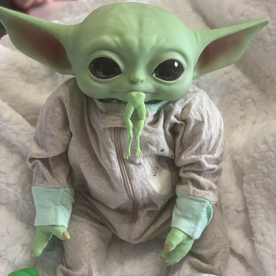 Green Alien Mandalorian Baby - Etsy
