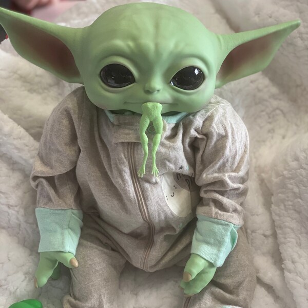 Green Alien Mandalorian Baby - Etsy