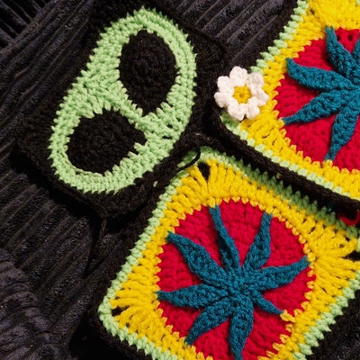 Alien Head Granny Square - Etsy