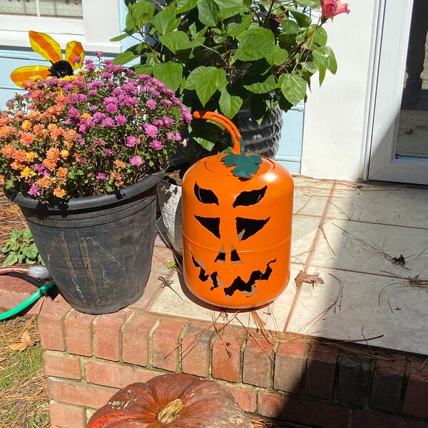 Jack-o-lantern Upcycled Helium Metal Pumpkin Yard Art Pumpkin Yard ...